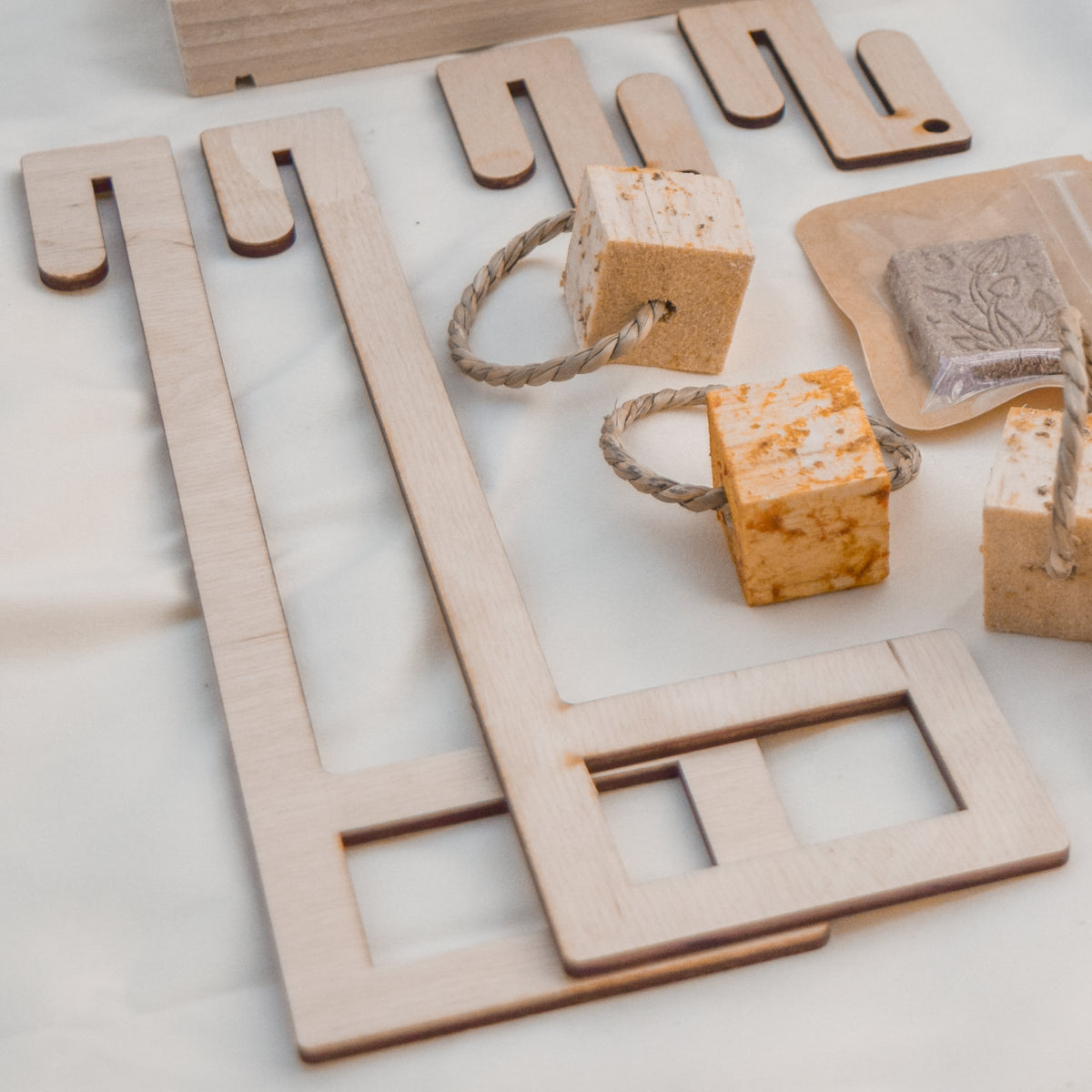 Foraging Tray Attachment Hooks – Little Beast Treats